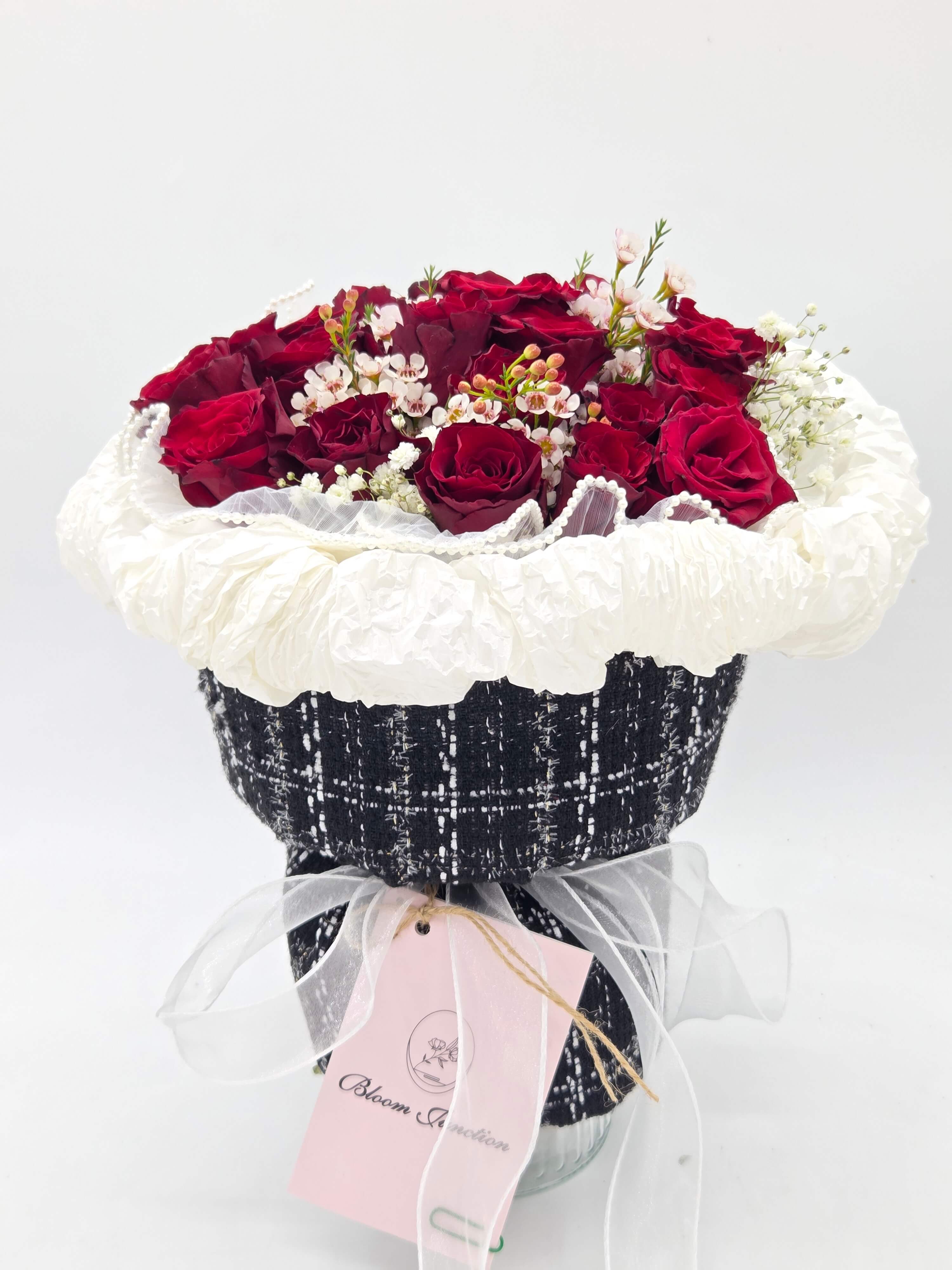 Fresh Rose Flower Bunch – Handcrafted Floral Arrangement – Bloom ...